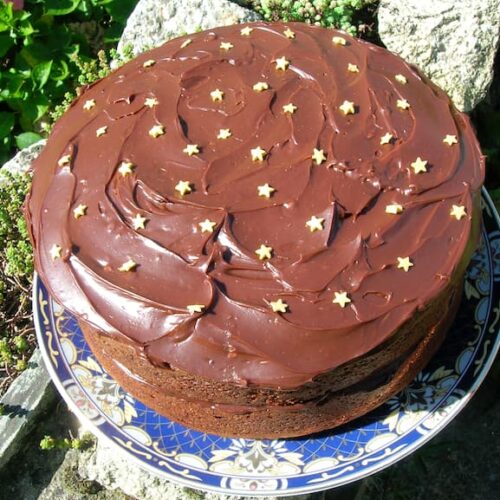 4 Bar Chocolate Fudge Cake | Tin and Thyme