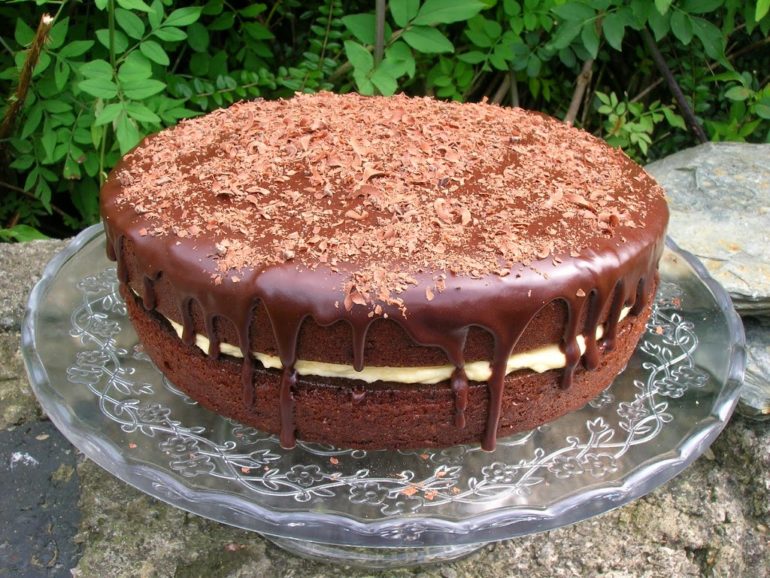 Chilli Chocolate Cake with Apricot Curd Buttercream | Tin and Thyme