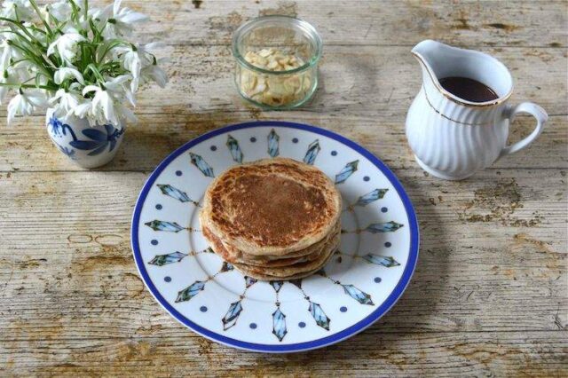 Wholemeal Spelt Pancakes with Coffee Cardamom Chocolate Sauce | Tin and ...