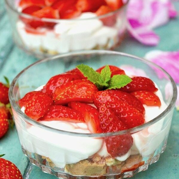 Easy Strawberries and Cream Dessert | Tin and Thyme