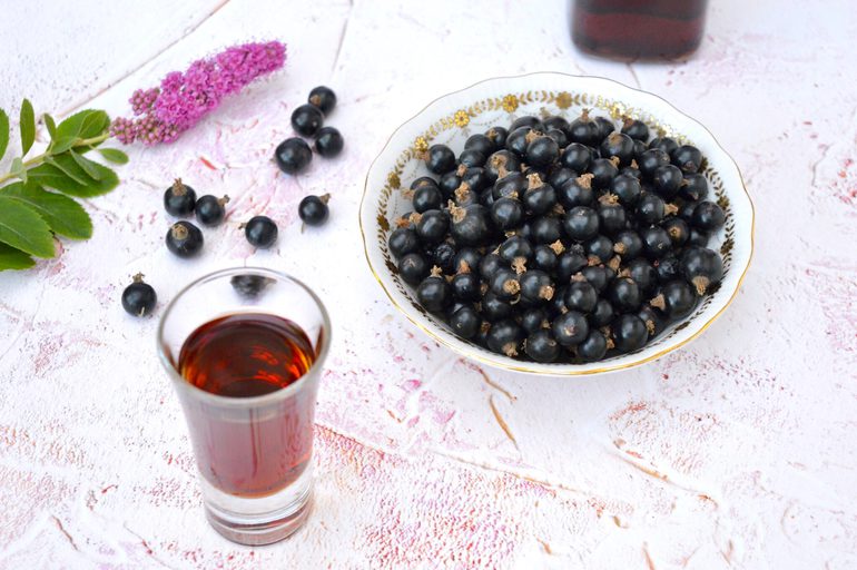 Easy Homemade Cassis: a Delicious Blackcurrant Liqueur | Tin and Thyme