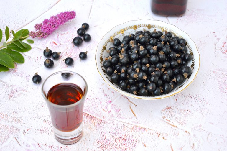 Easy Homemade Cassis: a Delicious Blackcurrant Liqueur | Tin and Thyme