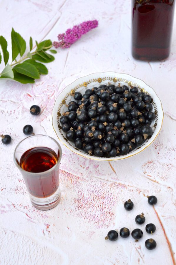 Easy Homemade Cassis: a Delicious Blackcurrant Liqueur | Tin and Thyme