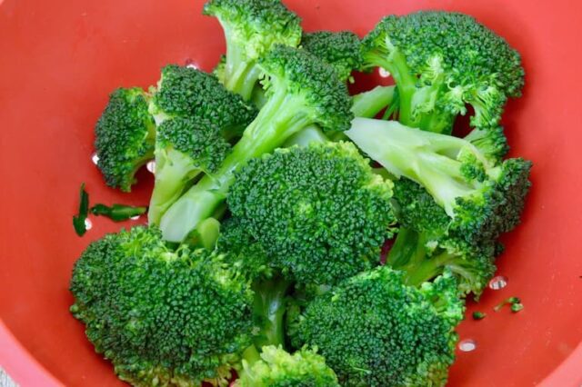 Sticky Chilli Broccoli: Quick and Easy | Tin and Thyme