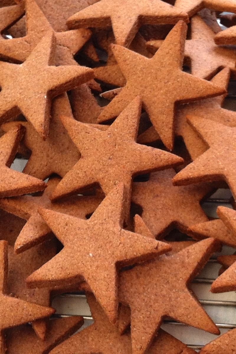 Cinnamon Christmas Star Biscuits With Honey | Tin and Thyme