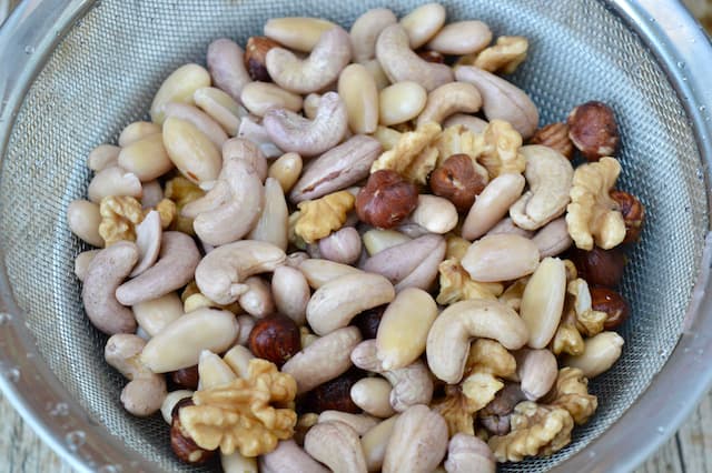 Healthy Roasted Nuts: Sweetly Spiced (No Sugar) | Tin and Thyme