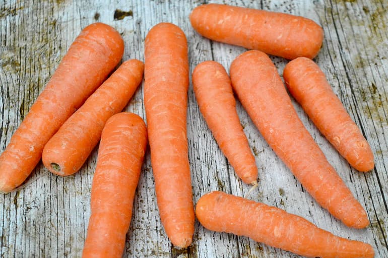Honey Butter Glazed Carrots With Garlic | Tin and Thyme