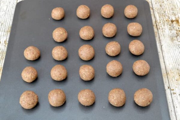 Snowball Cookies: With Pecans Or Walnuts | Tin and Thyme