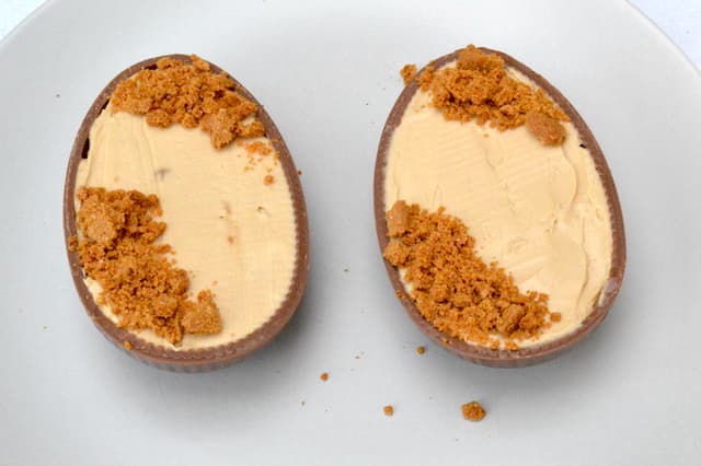 Biscoff Cheesecake Filled Easter Eggs | Tin and Thyme