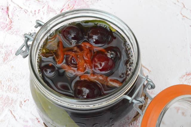 Easy Pickled Cherries | Tin and Thyme
