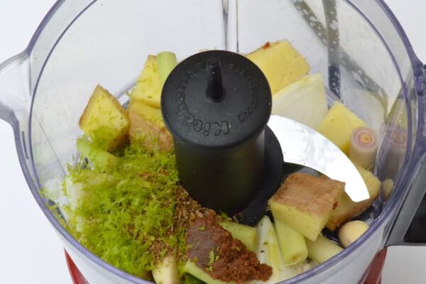 Homemade Thai Green Curry Paste | Tin and Thyme